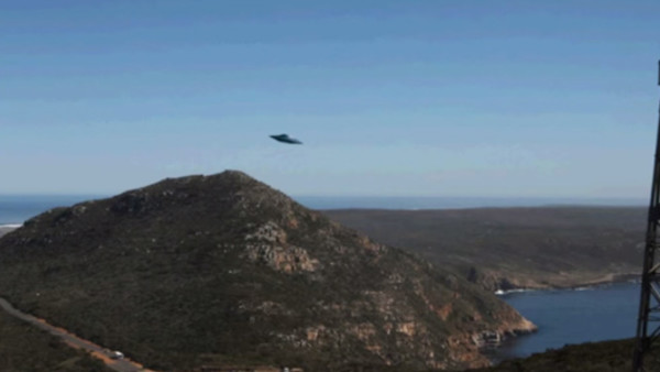 10 Recent UFO Sightings We Want To Believe