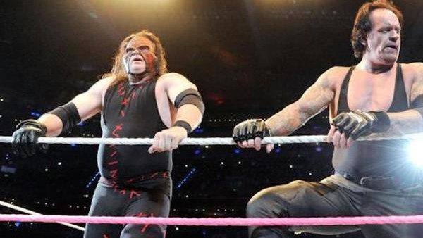 10 Current WWE Stars Who Are Majorly Out Of Shape