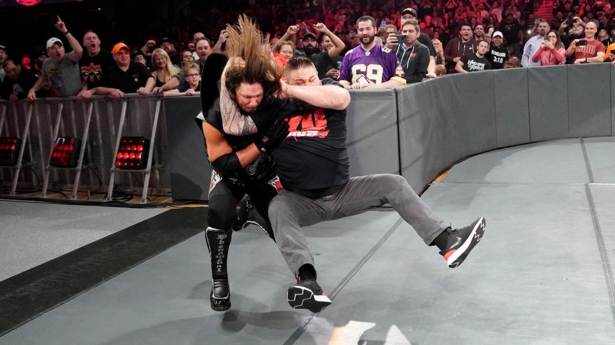 7 Ups And 6 Downs From Last Night's WWE Raw (Oct 22) – Page 2