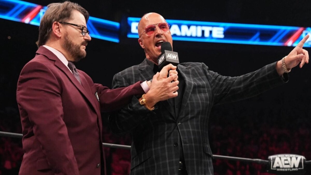 AEW's Don Callis Assaulted By Fan At AAA Triplemania XXXI Tijuana