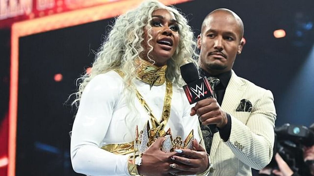 Jade Cargill OBLITERATES Booing WWE Fan With "Your Mom" Joke (WWE News)