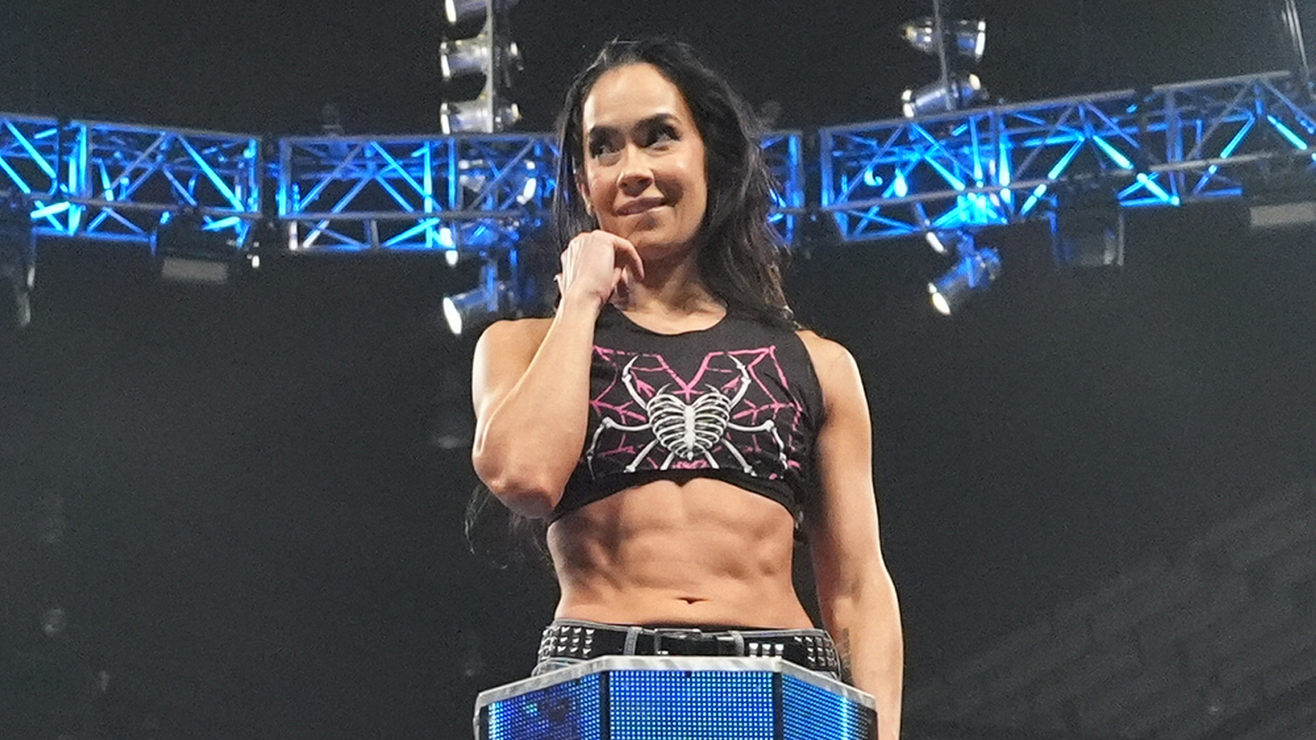 AJ Lee Returns On SmackDown - Signs New WWE Contract (WWE News)